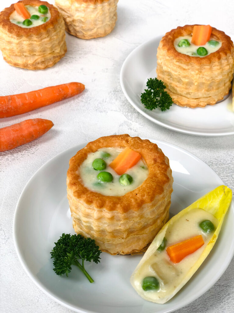 vegan: Schweizer Pastetli mit leckerer, veganer Rahmsauce und Gemüse ...