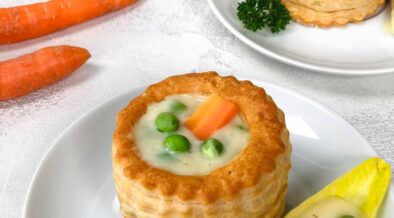 vegan: Schweizer Pastetli mit leckerer, veganer Rahmsauce und Gemüse ...